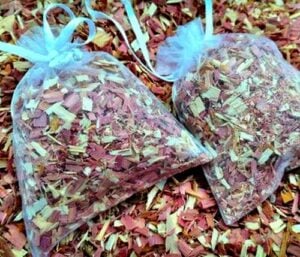 Does Cedar Mulch Repel Pollinators and Other Insects